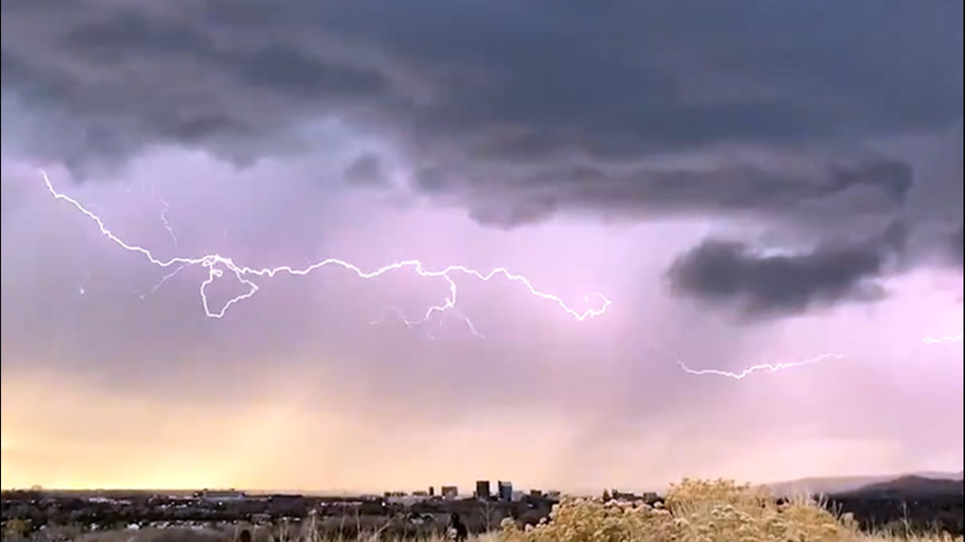 Lightning flashes with shelf cloud over Idaho | newswest9.com
