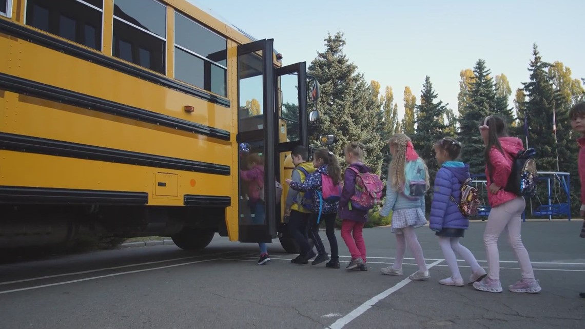 VERIFY | If a school bus has seat belts, do students have to buckle up ...