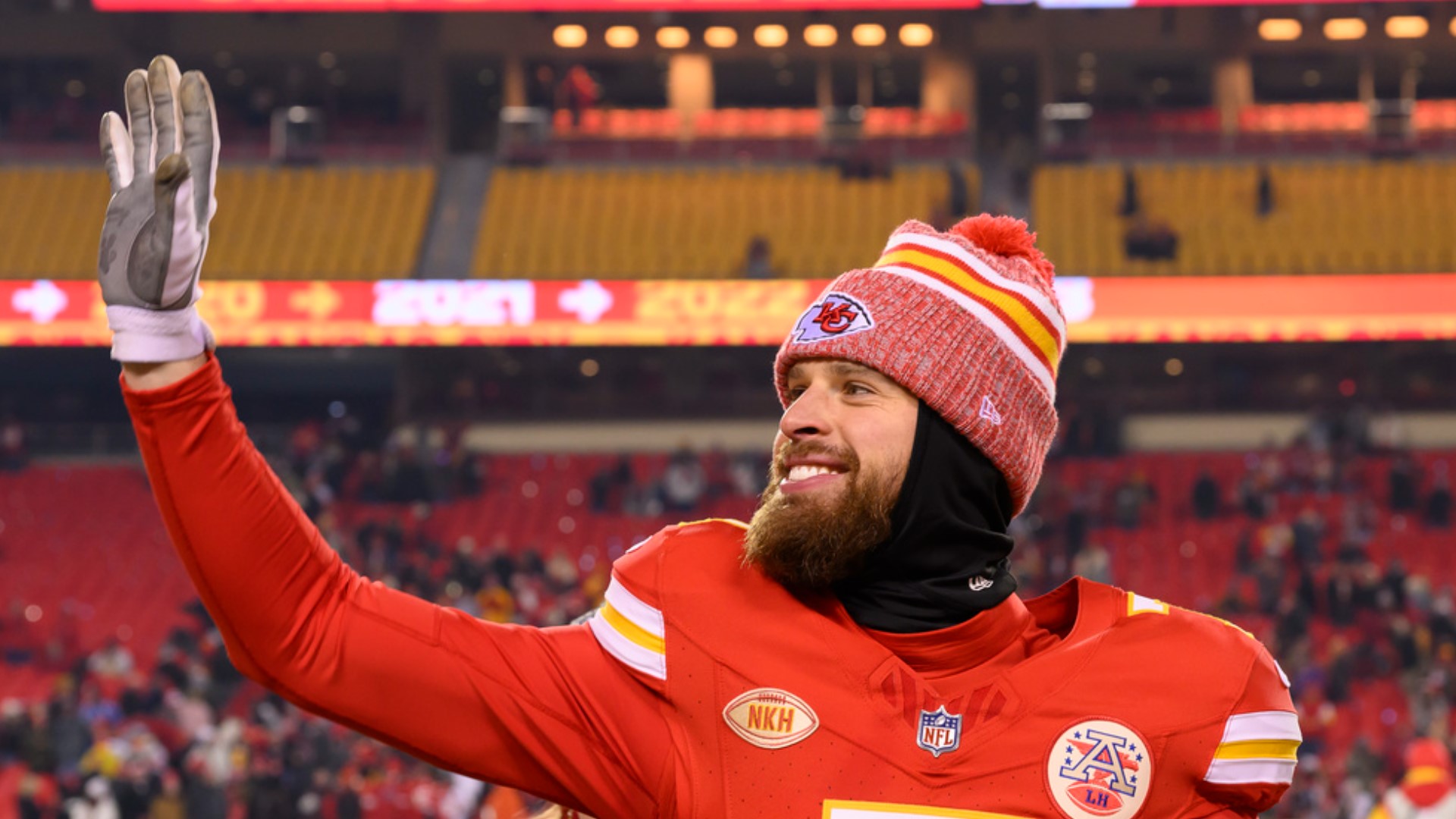 Website ranks 10 hottest players in the NFL | newswest9.com