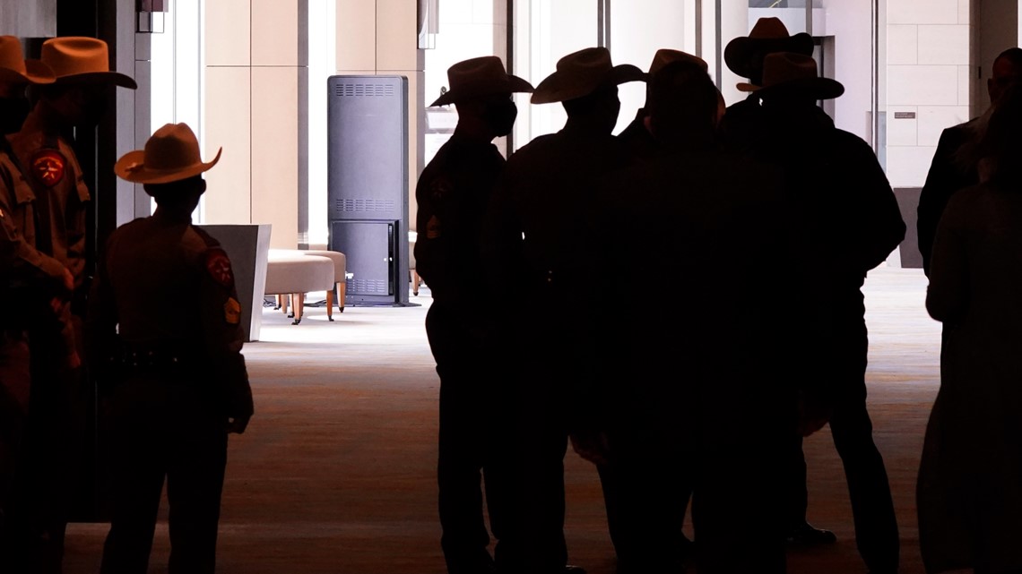 Texas state troopers can loosen their belts under new requirement ...