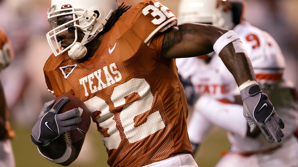 Tributes flow for Longhorn legend Cedric Benson, dead at 36 | newswest9.com