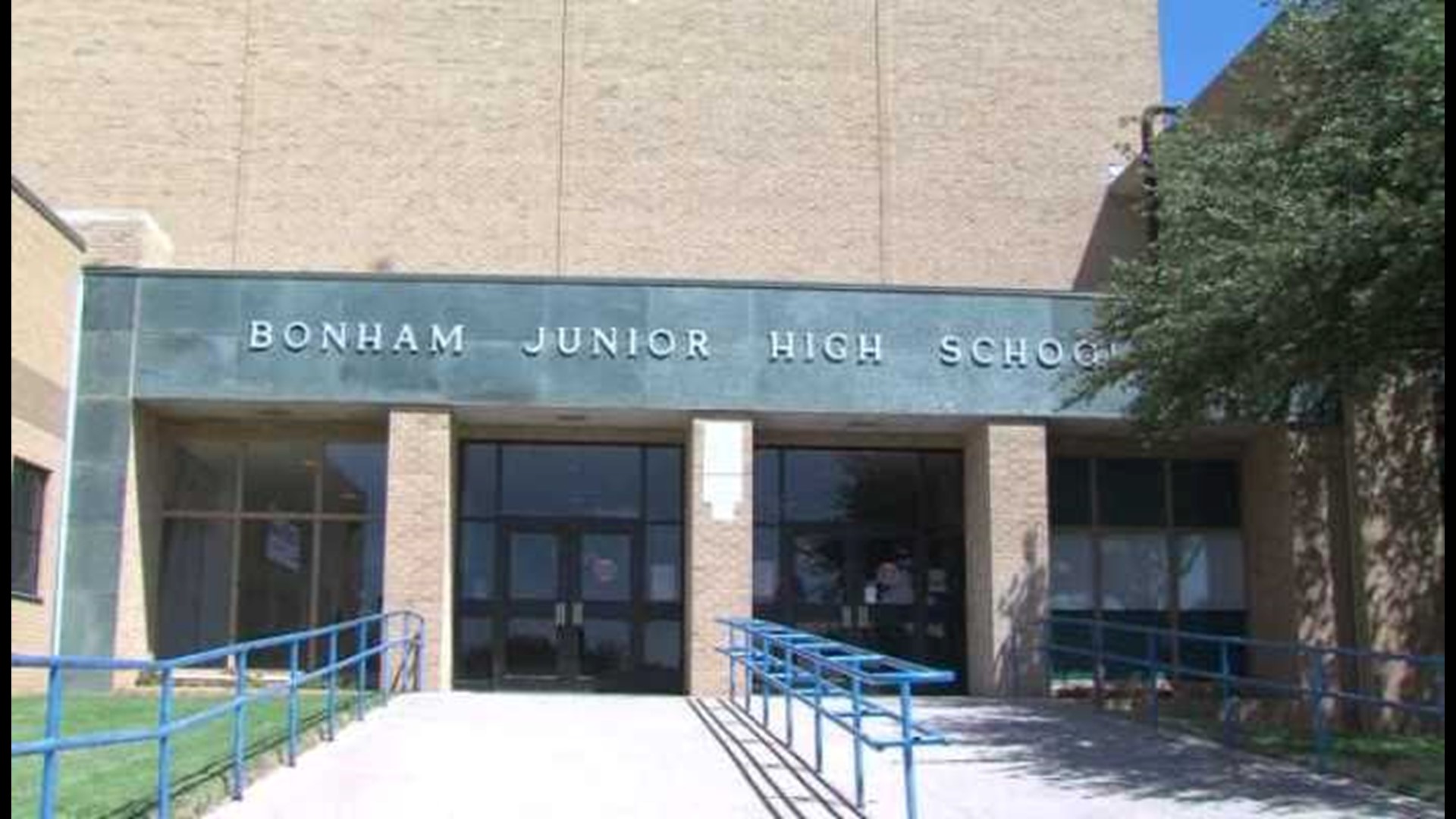 Bonham Middle School Evacuated Due to Smoke in Classroom | newswest9.com