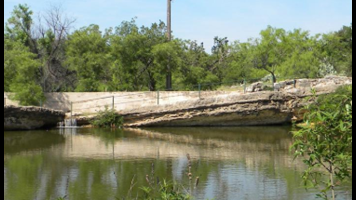 City crews replacing water valves in Comanche Trail Park | newswest9.com