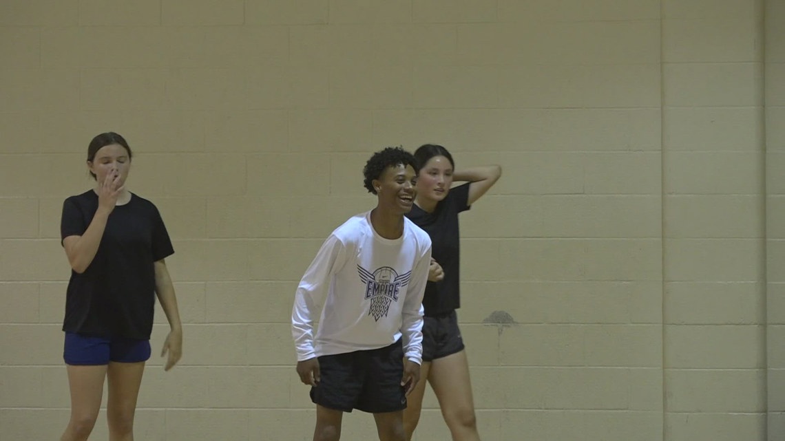 Former local basketball player coaches West Texas AAU team | newswest9.com