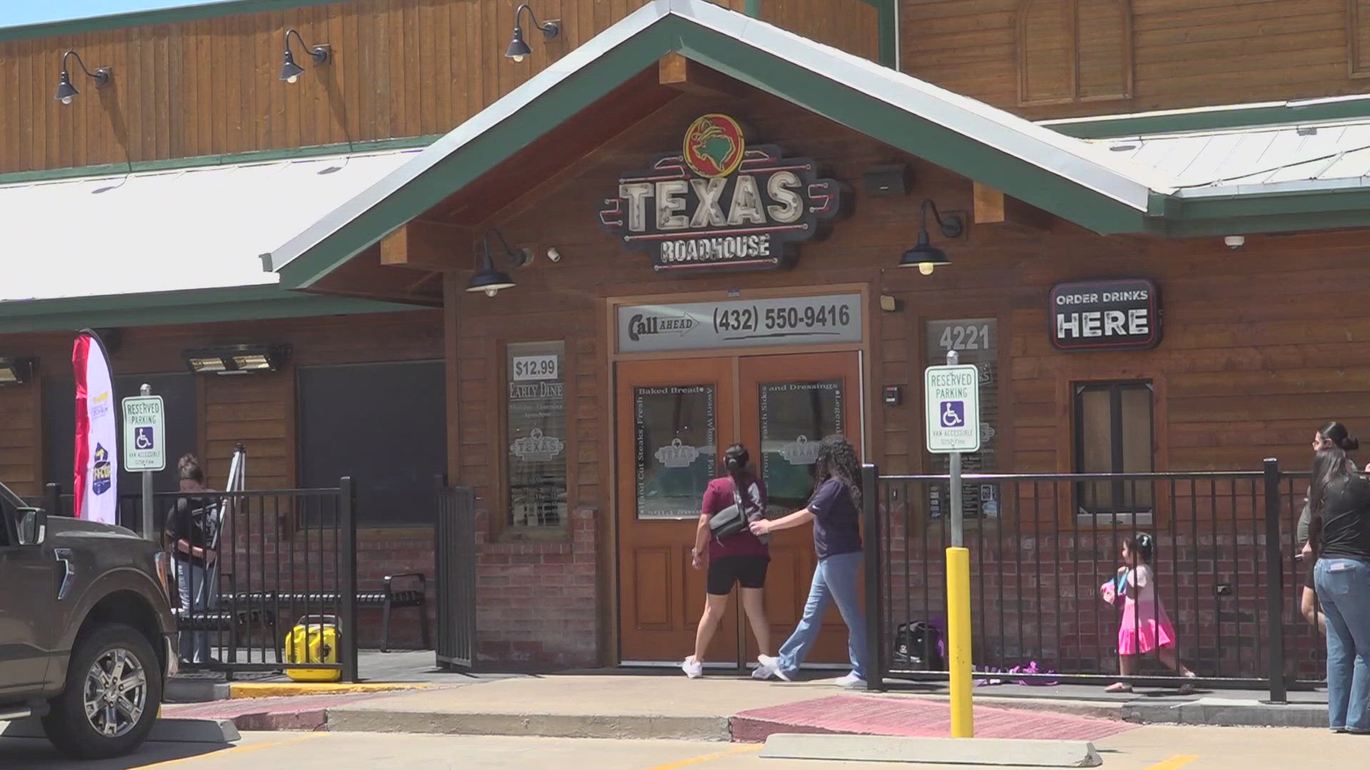 Texas police support Special Olympics at 'Tip A Cop' | newswest9.com