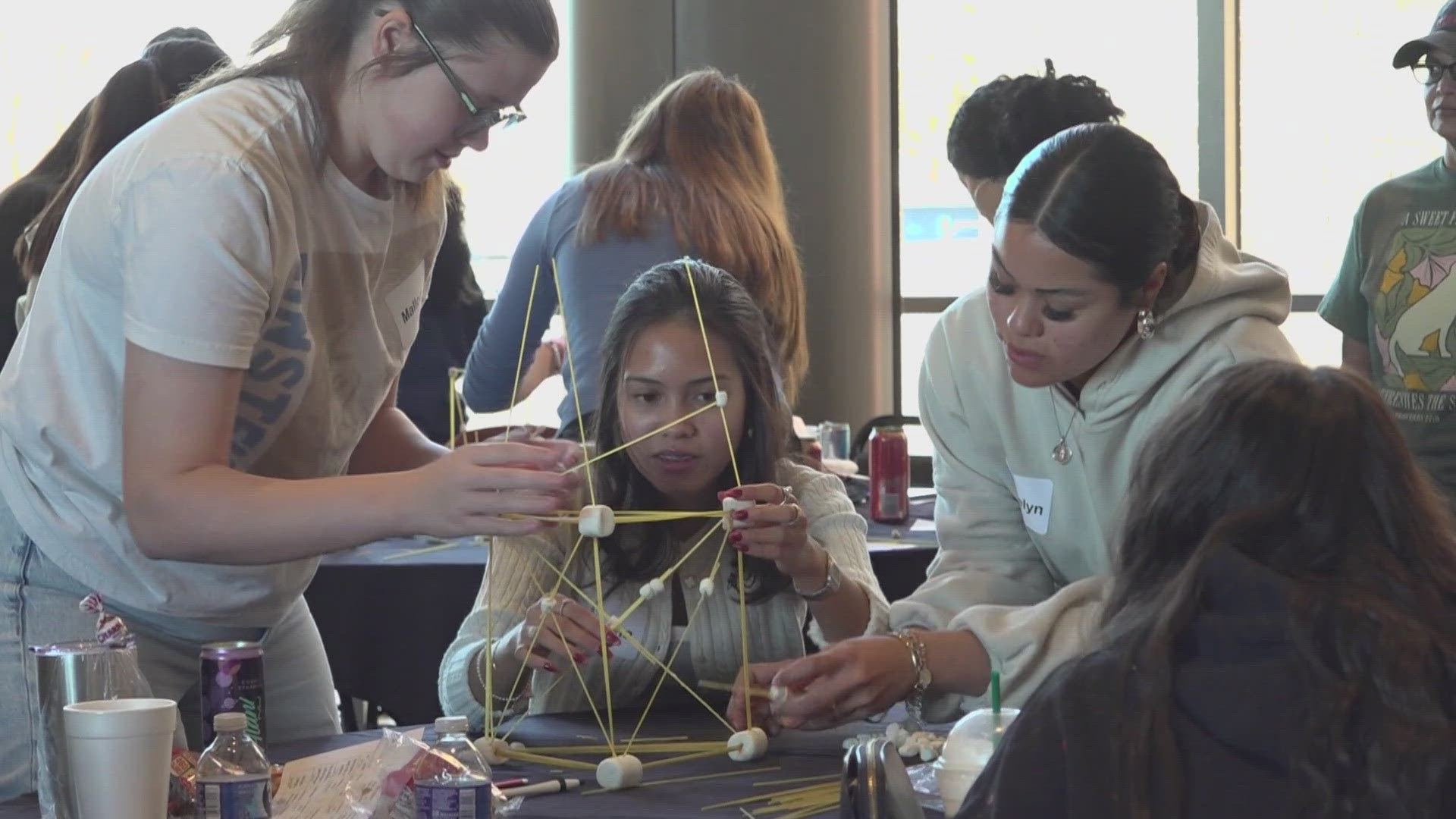 Trump gives new timeline for $2,000 tariff rebate checks | newswest9.com