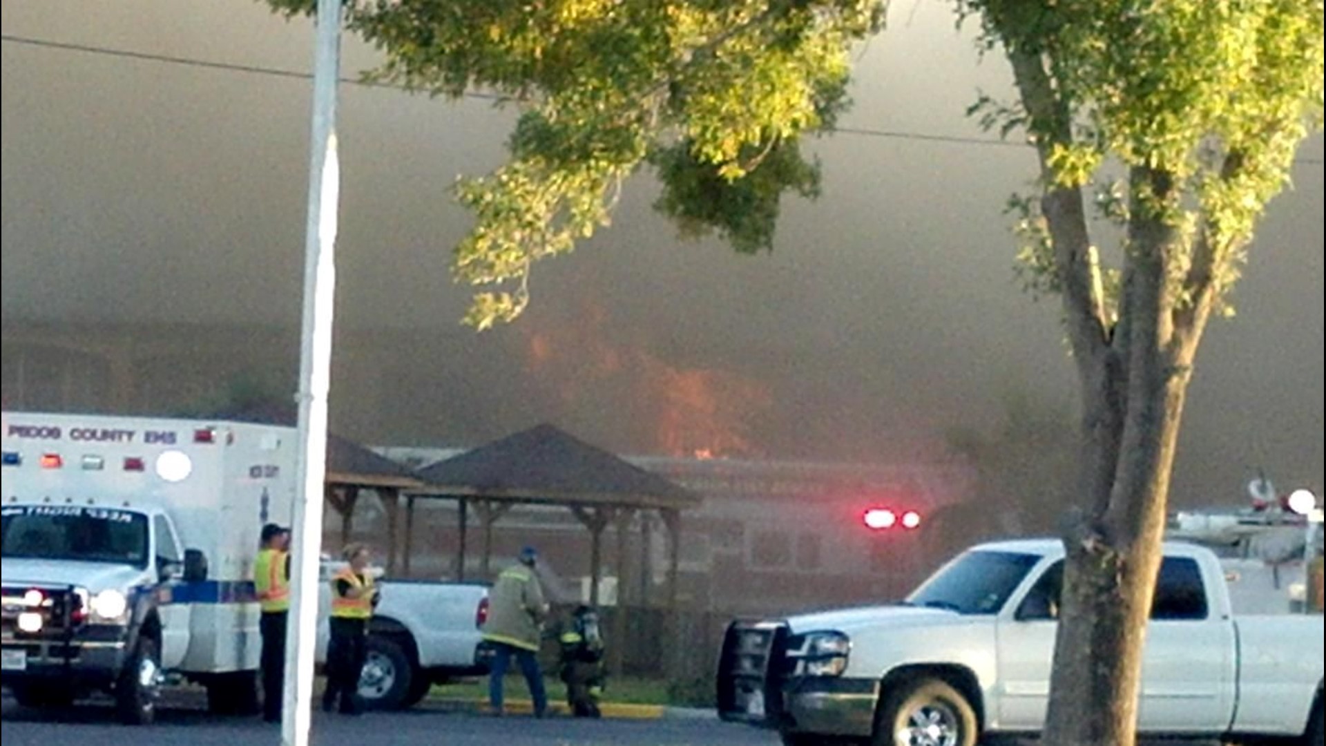 UPDATE: Fire Burning at Fort Stockton Hotel | newswest9.com
