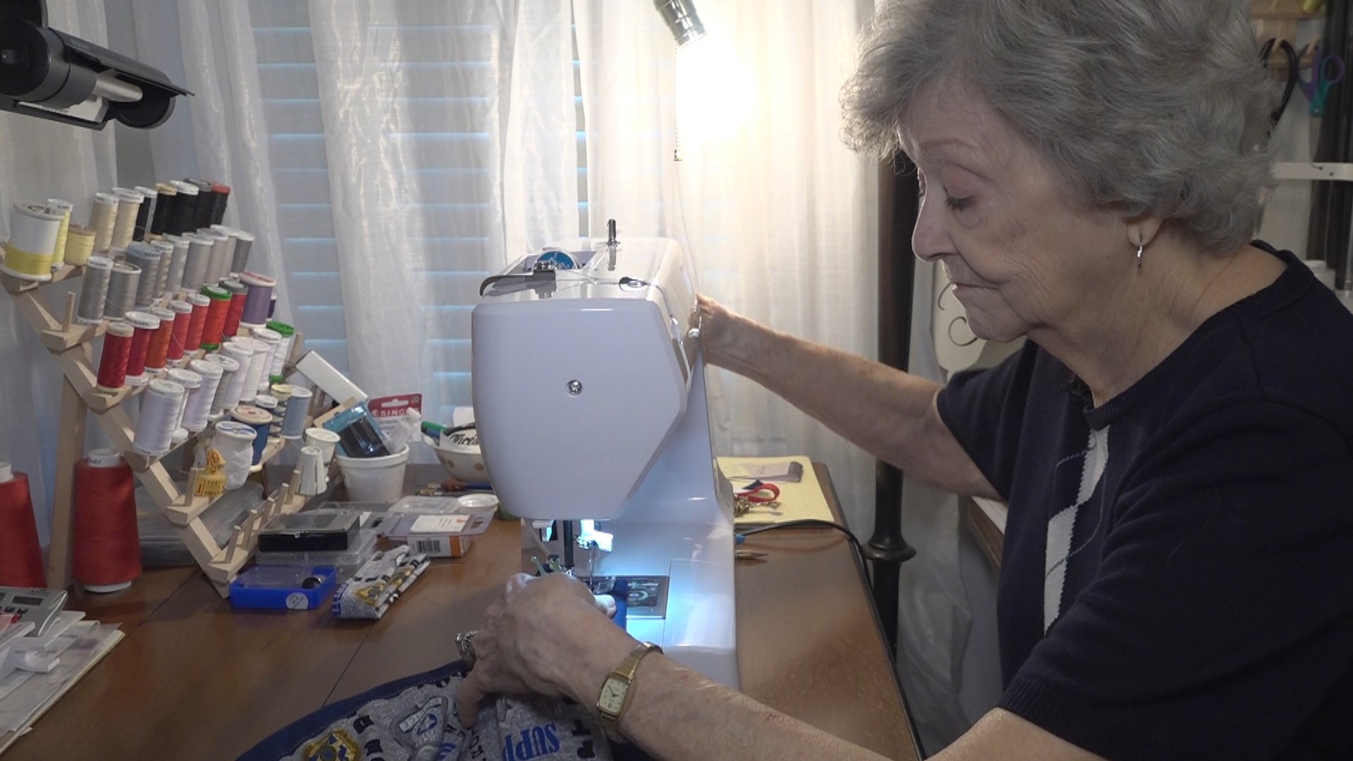 Sewing aprons helps woman with dementia | newswest9.com