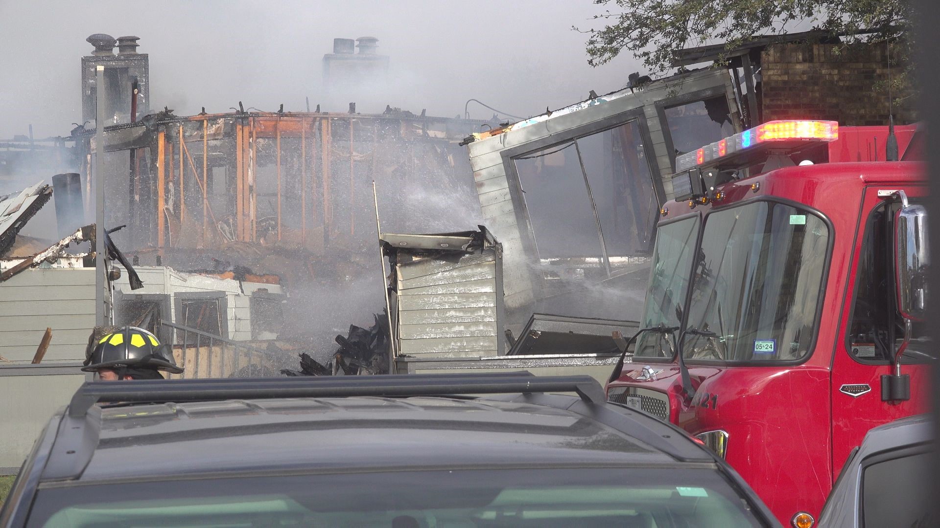 Structure fire at Midland apartment complex displaces 40 residents ...