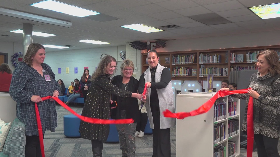 Ribbon cutting held for new library at Ector Middle School | newswest9.com