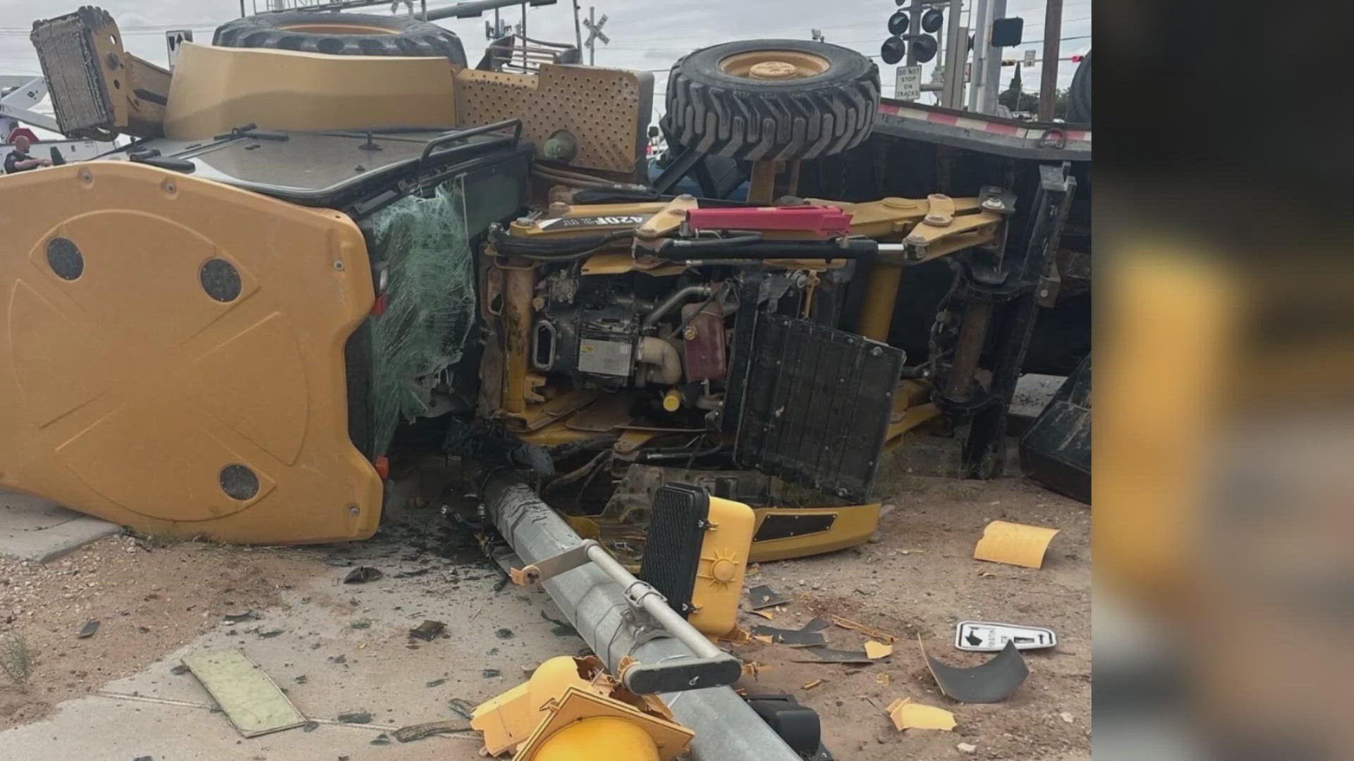 Truck overturns at Midland intersection, damaging signal, officials say ...