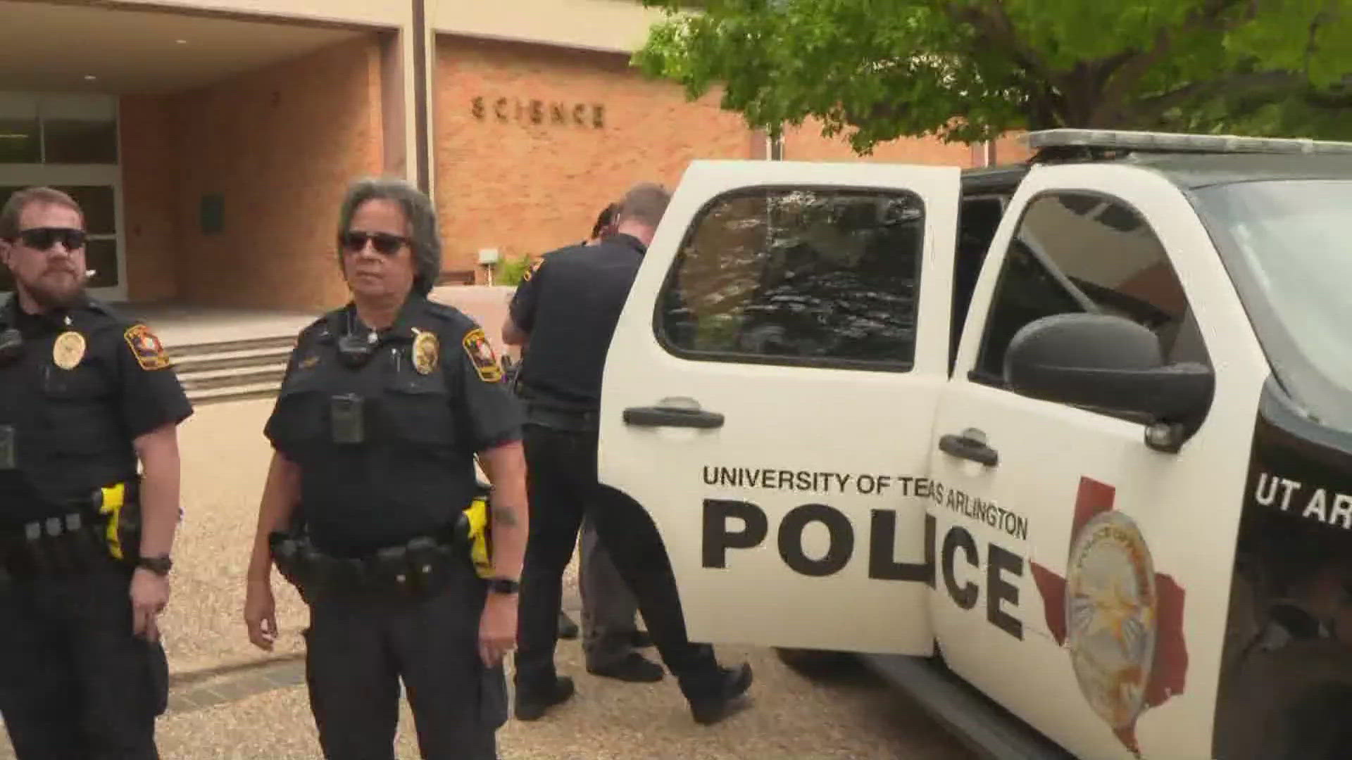 Arlington, Texas: Police break up UT Arlington encampment | newswest9.com